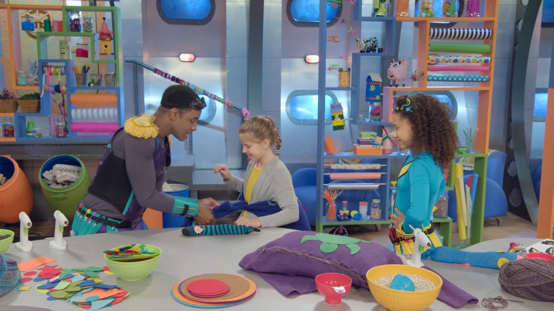 Super Mighty Makers - E7 - Hugzilla Pilla | Knowledge Kids